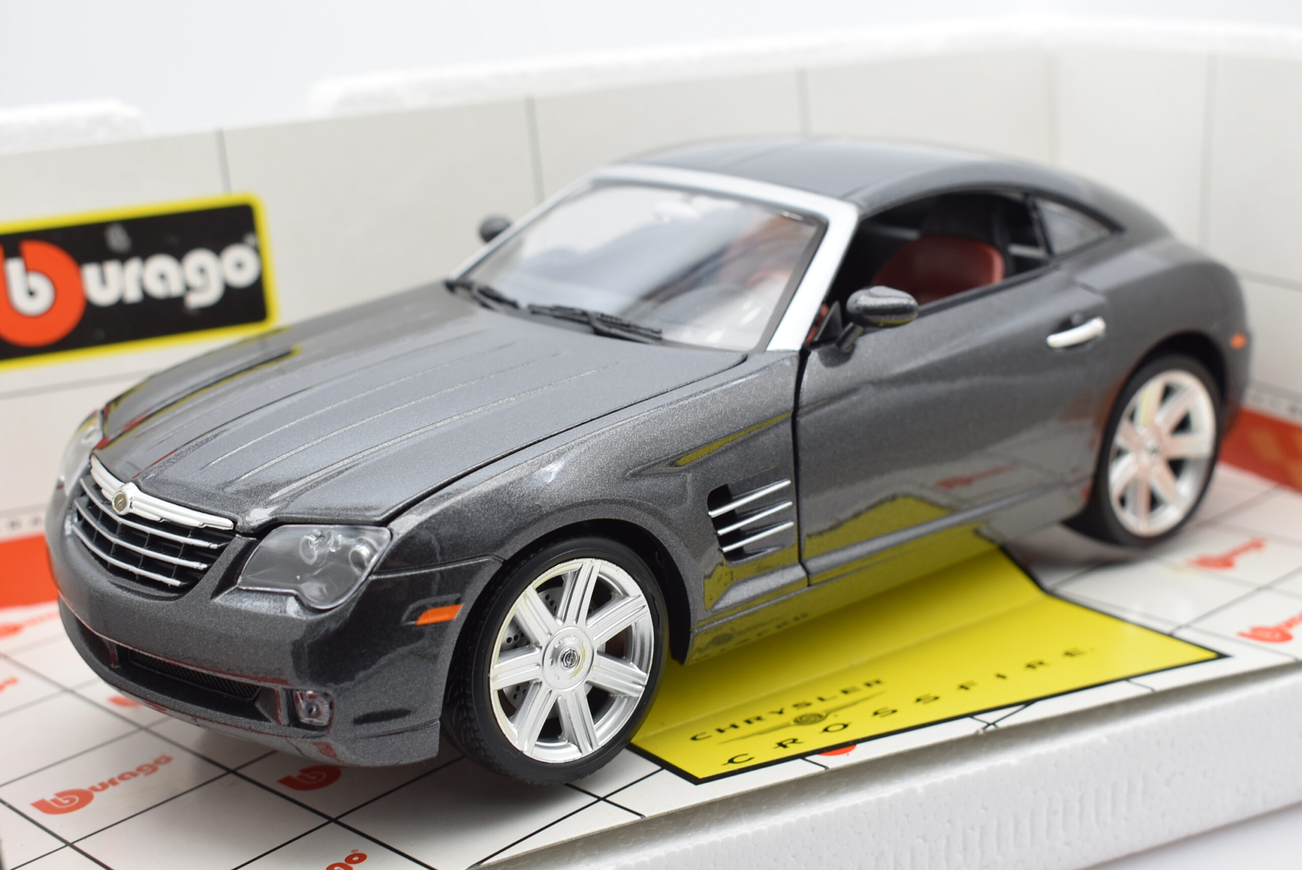 Modellino auto CHRYSLER CROSSFIRE scala 1:18 Burago diecast modellismo ...